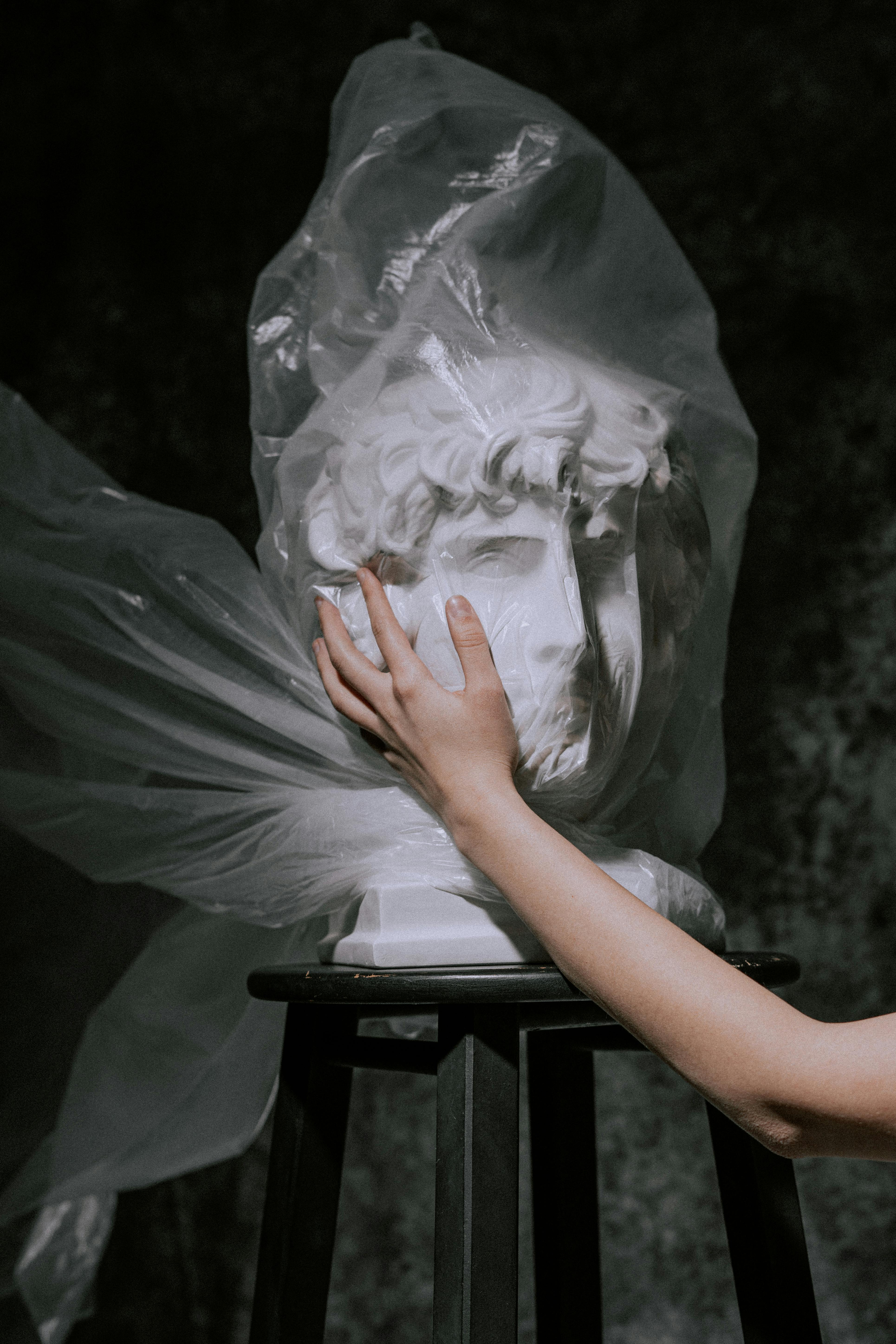 Eco-Conscious Art: Artists Leading the Charge for Sustainability – Hakyarts